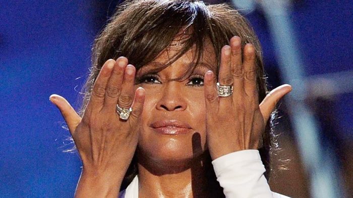 A 10 años del trágico final de Whitney Houston - Página Central